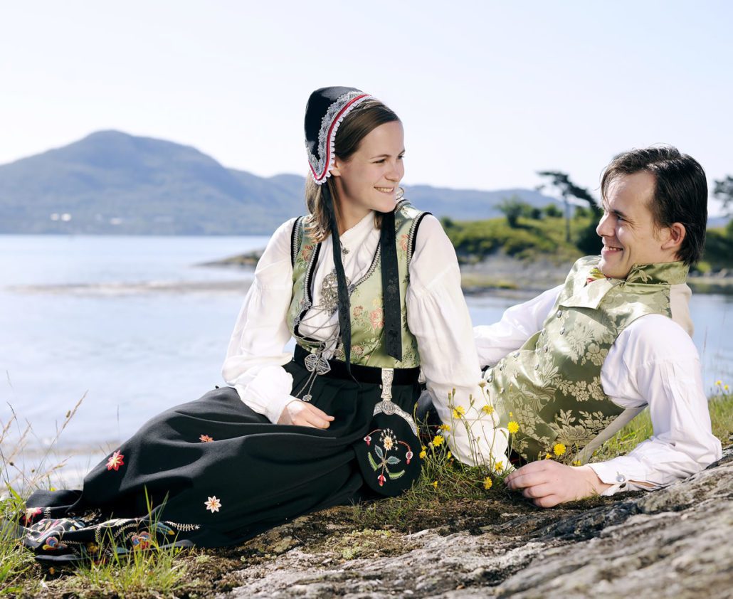 Loland_1 - Nordaker Bunader | Bunad | Damebunad | Herrebunad | Barnebunad