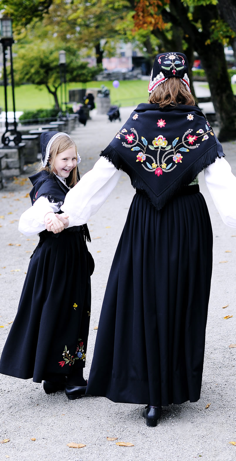 Loland_4 - Nordaker Bunader | Bunad | Damebunad | Herrebunad | Barnebunad